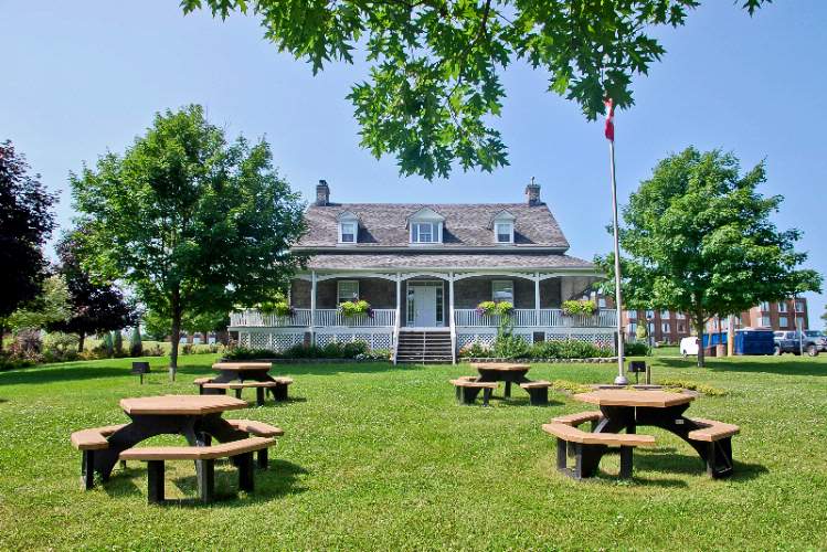 DEV HOTEL & CONFERENCE CENTRE - Cornwall ON 1950 Montreal Rd. K6H6L2