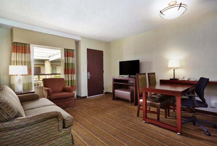 EMBASSY SUITES BY HILTON® PARSIPPANY - Parsippany NJ 909 Parsippany 07054