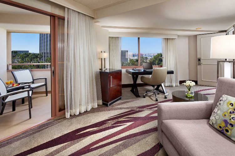 HILTON LONG BEACH HOTEL - Long Beach CA 701 West Ocean 90831
