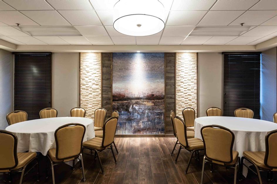 HOLIDAY INN® NEWARK INTERNATIONAL AIRPORT AN IHG HOTEL - Newark NJ 160 ...