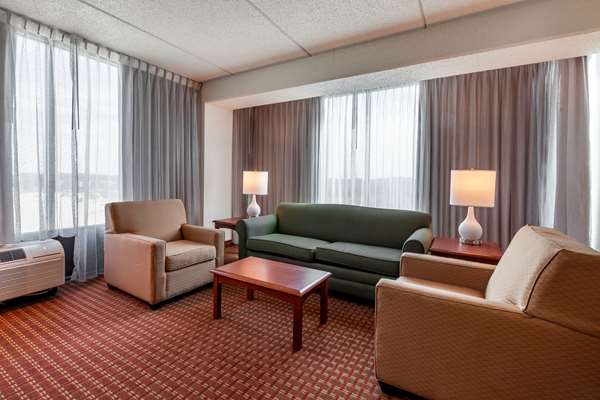 SPARK BY HILTON® MADISON CENTRAL - Madison WI 102 East Rusk 53713