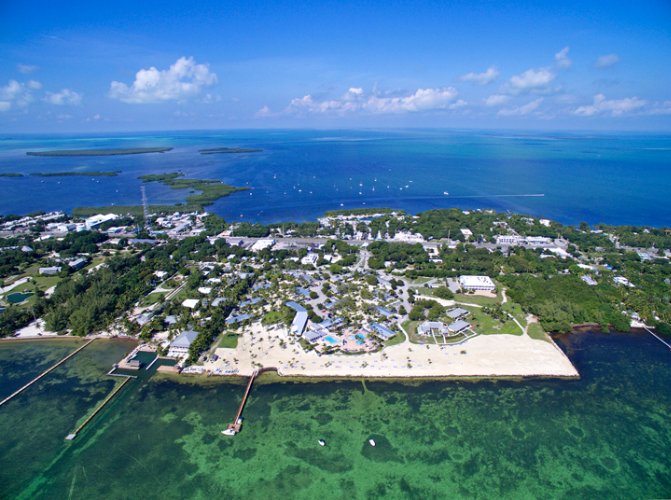 ISLANDER RESORT - Islamorada FL 82100 Overseas Highway 33036